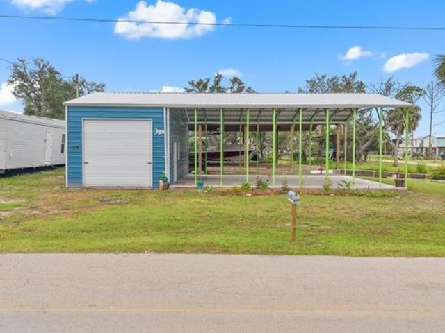 102 NE First Ave, Steinhatchee, FL 32359