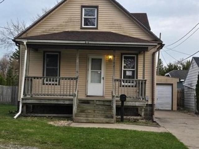 102 Nebobish Ave, Essexville, MI 48732