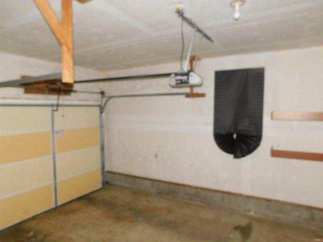 102 Nichols Ave, Salem, IN 47167