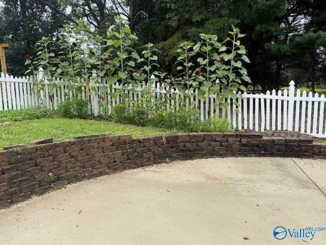 102 NW Huntington Road NW