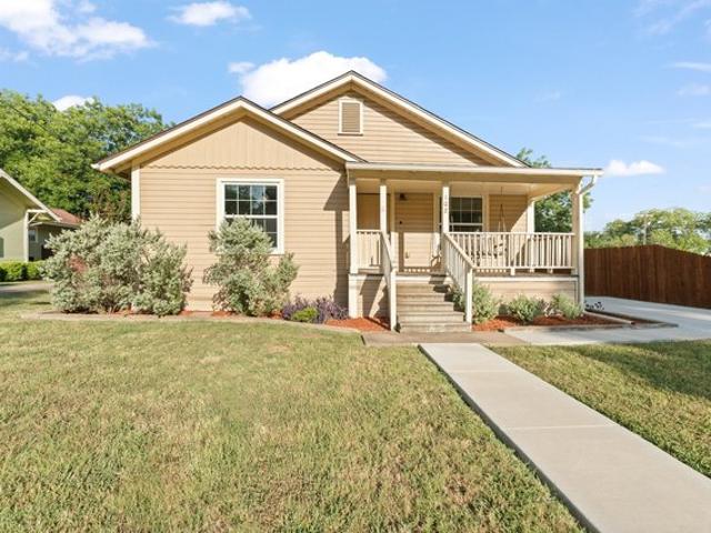 102 S 4th St, Grandview, TX 76050