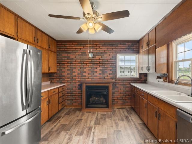 102 S 6th Street