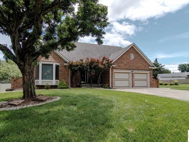 102 S Tracy Dr, Clinton, MO 64735