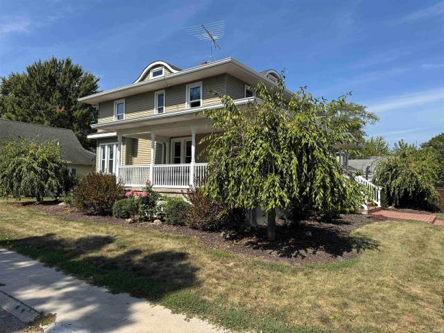 102 S Van Buren Street