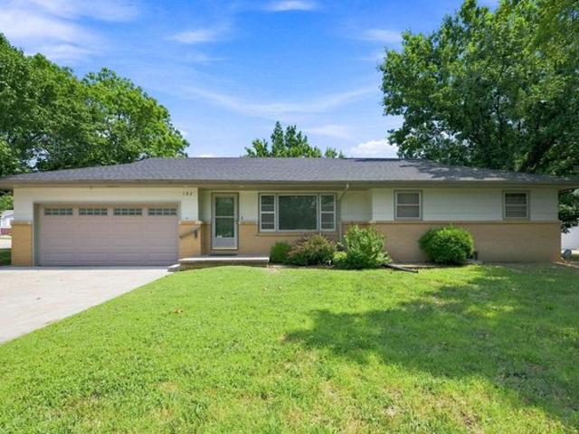 102 S Westview Rd, Andover, KS 67002