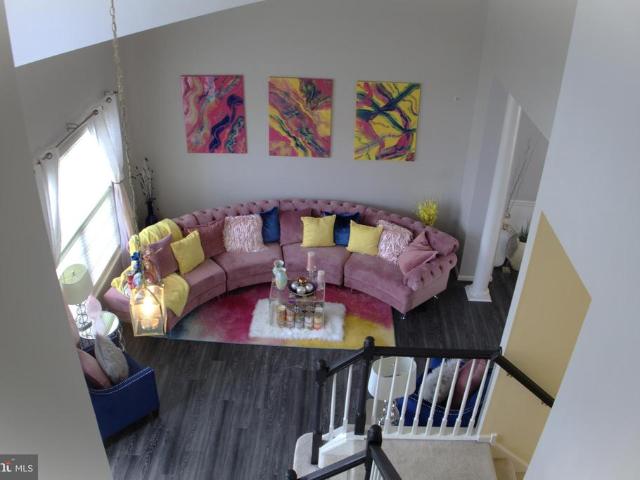 102 S Inverness Way