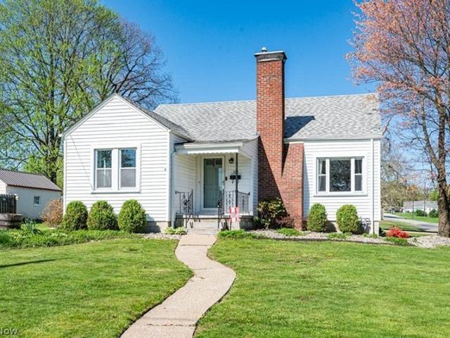 102 S Main St, Austintown, OH 44515