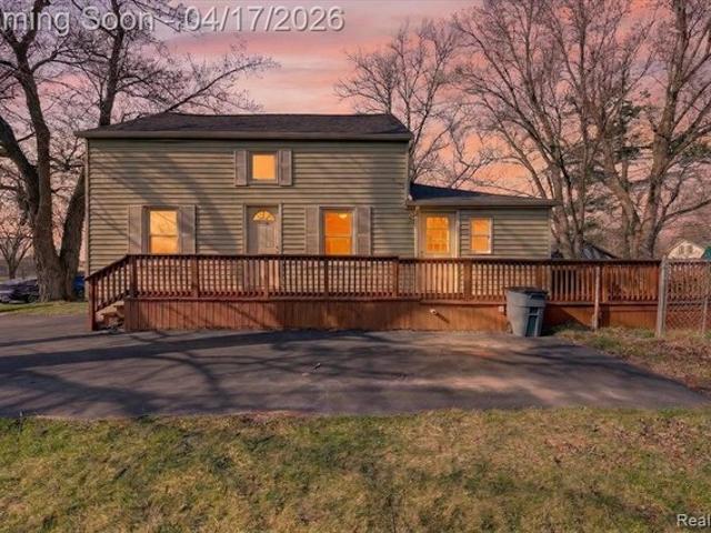 102 S Matteson St, Capac Vlg, MI 48014