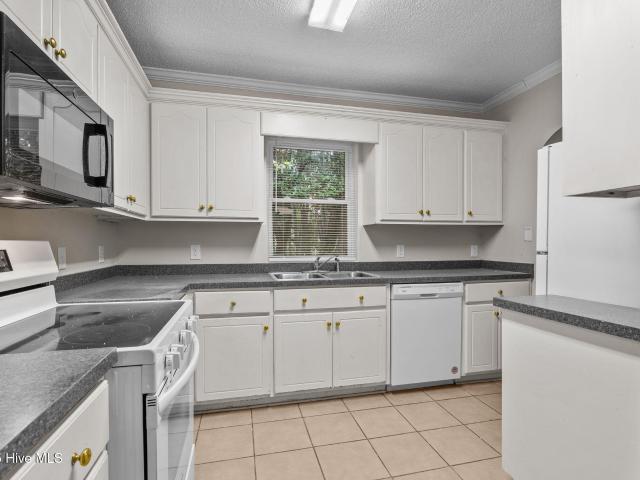 102 S Pineview Avenue