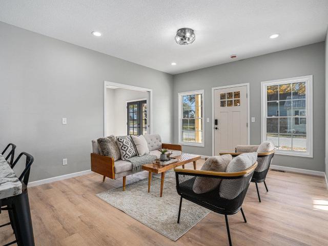 102 S Seventh Street
