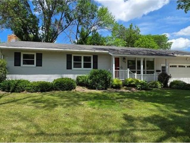 102 Southview Dr, Marshall, MN 56258