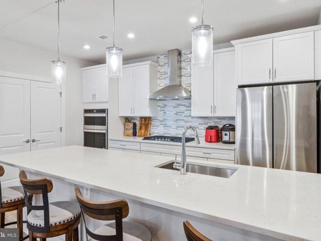 102 Saint Ives Pl, Oxon Hill, MD 20745
