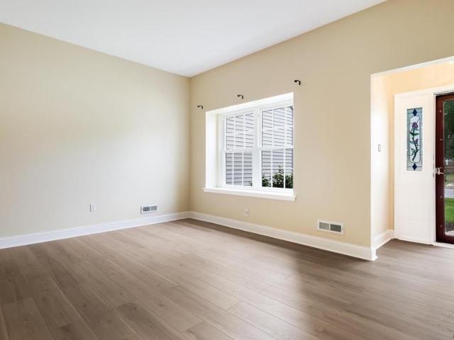 102 Sandhurst Drive