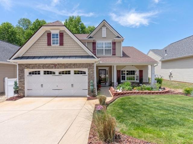 102 Seattle Slew Ln, Greenville, SC 29617