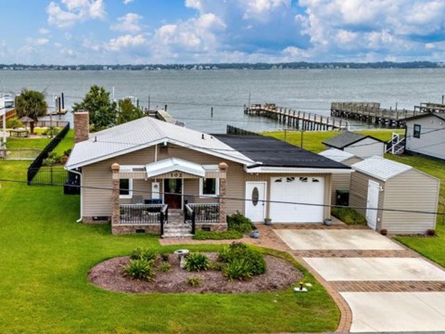 102 Shoreline Dr, Atlantic Beach, NC 28512