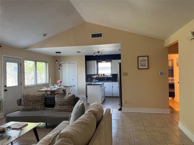 102 Skyloop Dr