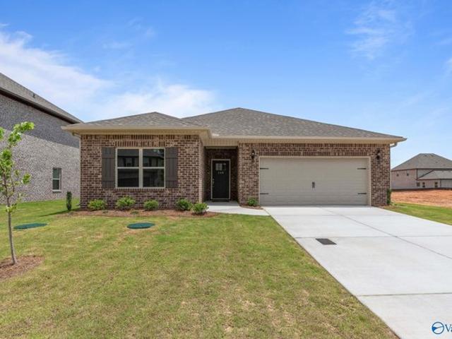 102 Striker Ln, Harvest, AL 35749