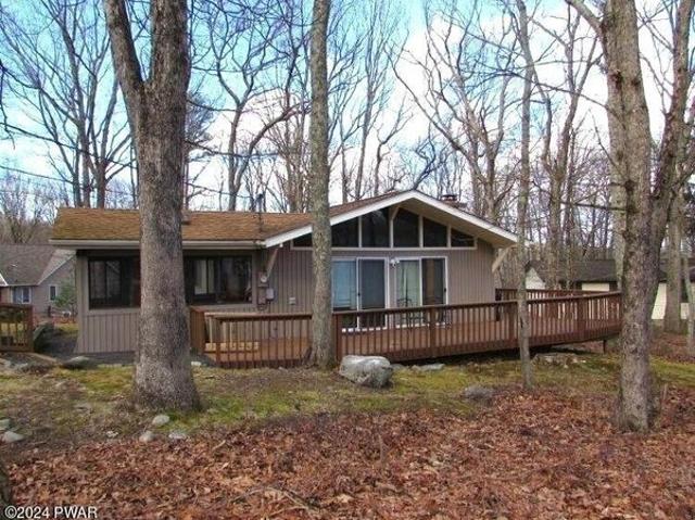 102 Surrey Ln, Lords Valley, PA 18428