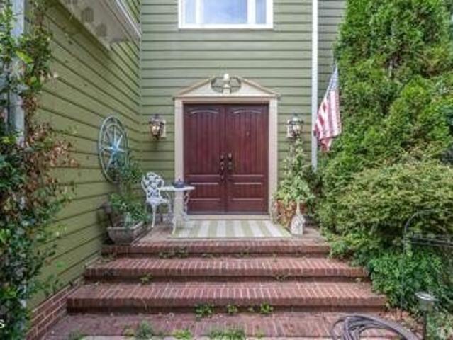 102 Powder Mill Ct, Cary, NC 27518