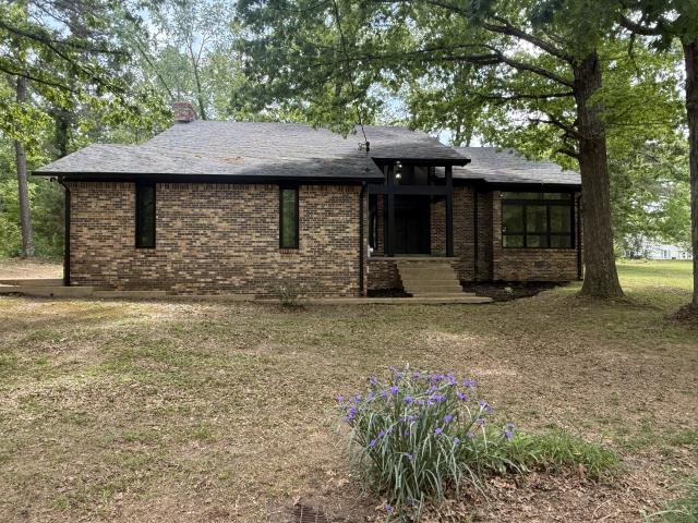 102 Parkwood Ln