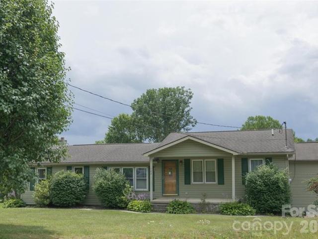 102 Phillips Rd, Spruce Pine, NC 28777