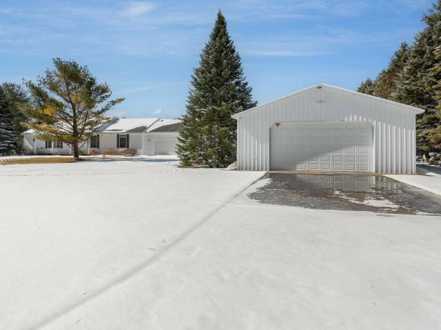 102 Phoxy Ln, Indian River, MI