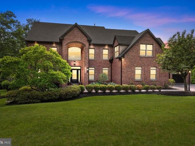 102 Pickwick Dr, Doylestown, PA 18901