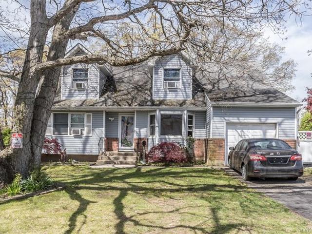 102 Pine Acres Blvd, Deer Park, NY 11729