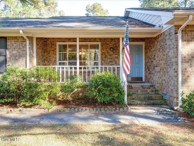102 Pinewood Dr, New Bern, NC 28562