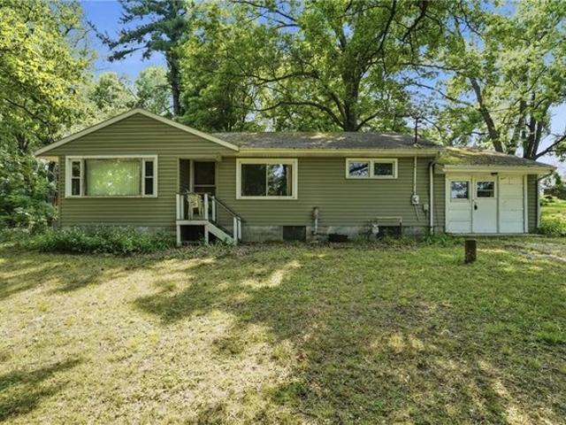 102 Pullam Dr, West Middlesex, PA 16159