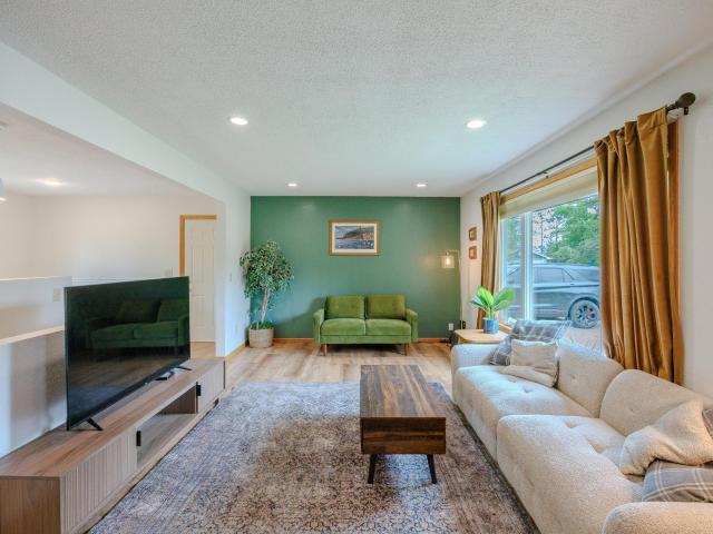 102 Robertson Drive NW