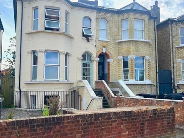 102 Rossiter Road, London, SW12 9QS, United Kingdom | 1 bed apartment for rent #130652460 | Rentberry