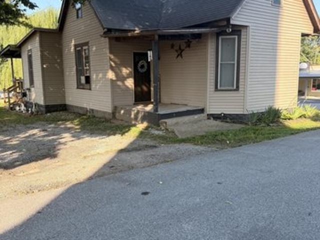 102 Railroad St, Elizabethtown, IN 47232