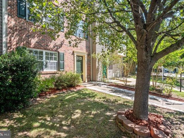 102 Regina Ln, Fredericksburg, VA 22405