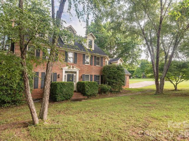 102 Ridgeview Drive