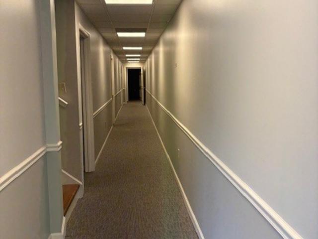 102 W 7th St