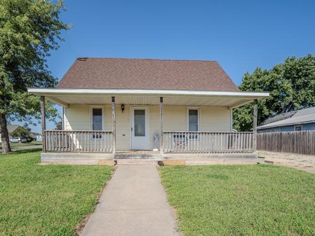 102 W 1st St, Miltonvale, KS 67466