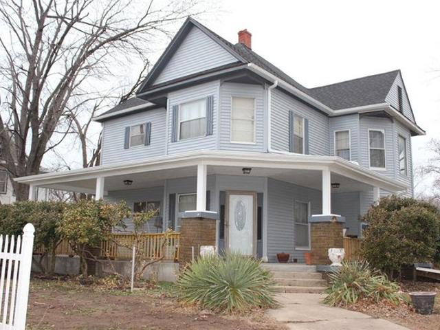 102 W 2nd St, Coffeyville, KS 67337