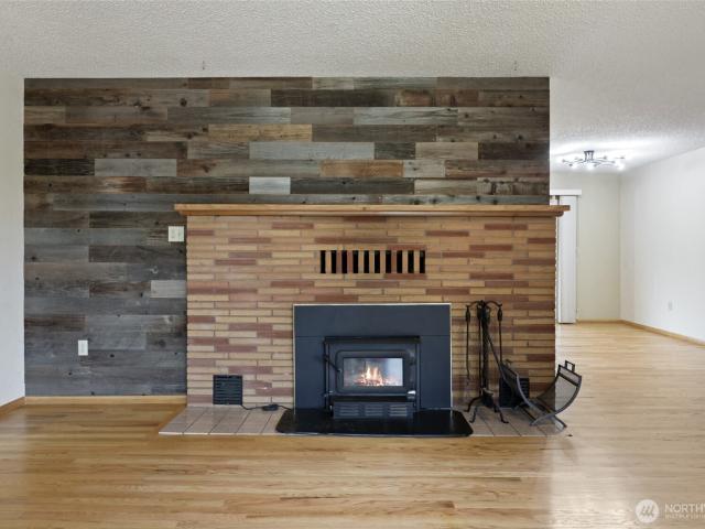 102 W Adams Avenue