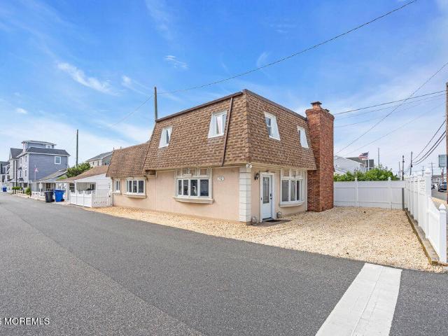 102 W Colony Road