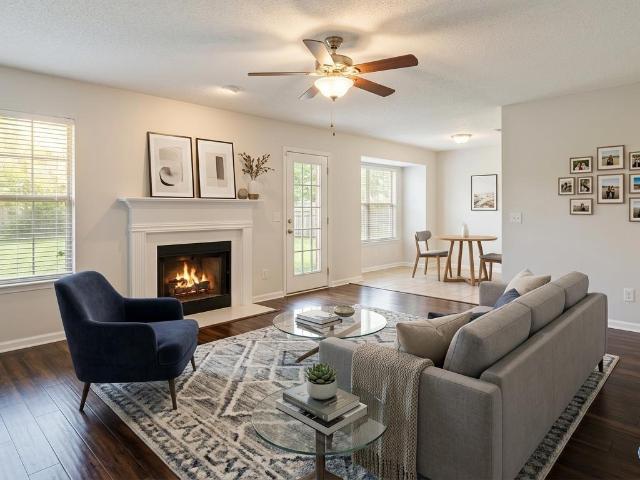 102 W Kilburn Circle W