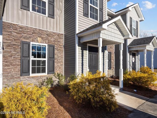 102 W Murrow Lane