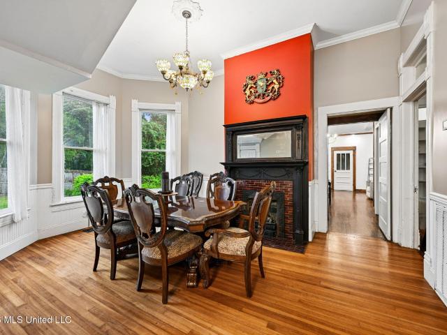102 W Myrtle Street