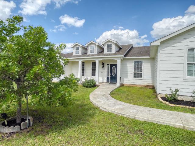 102 W Oak Loop