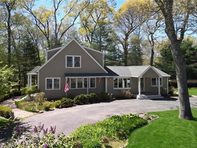 102 Woodbine Rd, South Kingstown, RI 02879