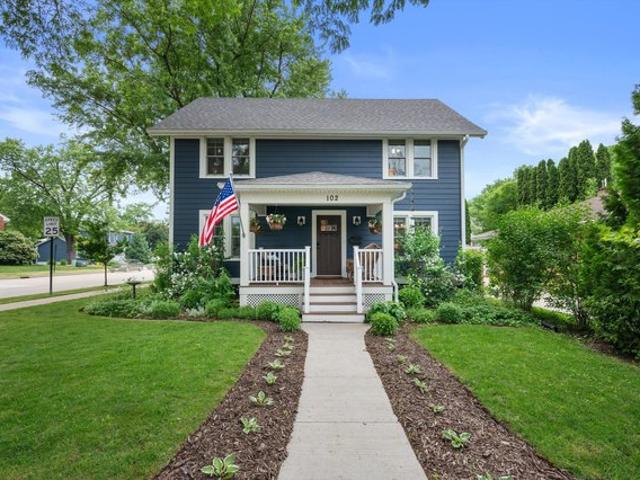 102 Woodland Ln, Oconomowoc, WI 53066