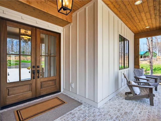 102 Waterfall Overlook Way