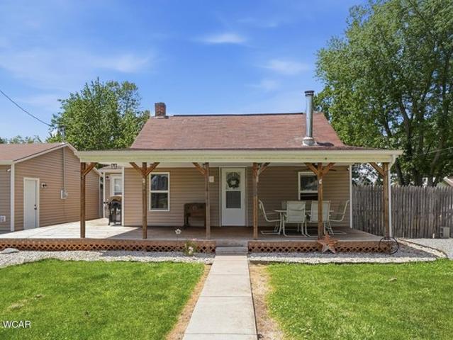102 Wayne St, Waynesfield, OH 45896