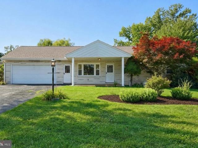 102 Walnut Valley Ct, Wrightsville, PA 17368