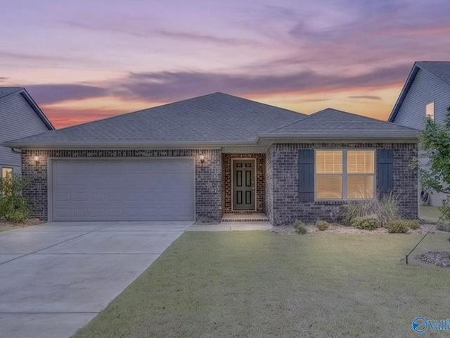 102 Waltrip Dr, Owens Cross Roads, AL 35763